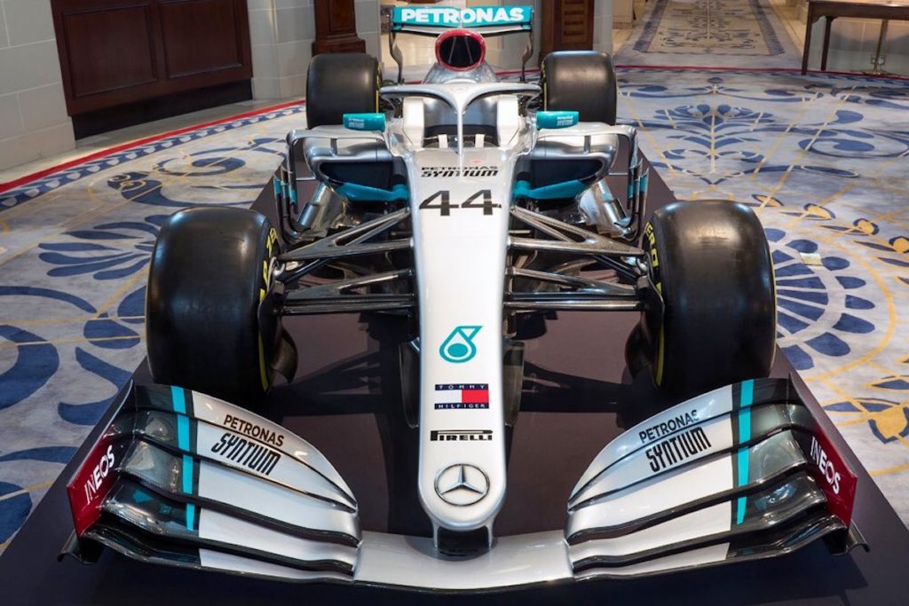 F1: la Mercedes ha svelato la livrea della nuova macchina - Il Veggente
