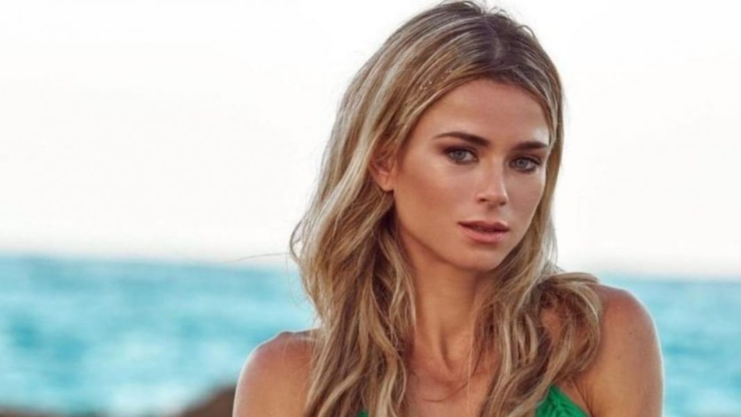 Camila Giorgi a tutto burlesque: la trasparenza che spacca